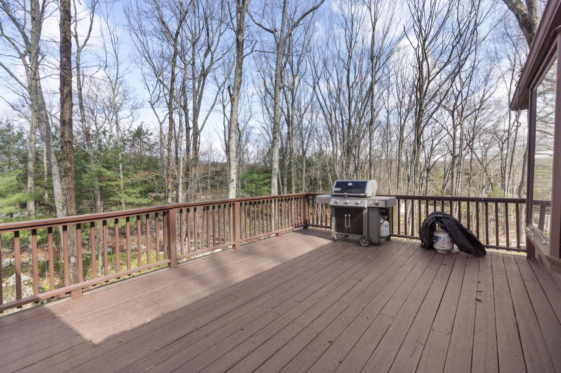 16 Rowledge Pond Rd Sandy Hook CT 06482