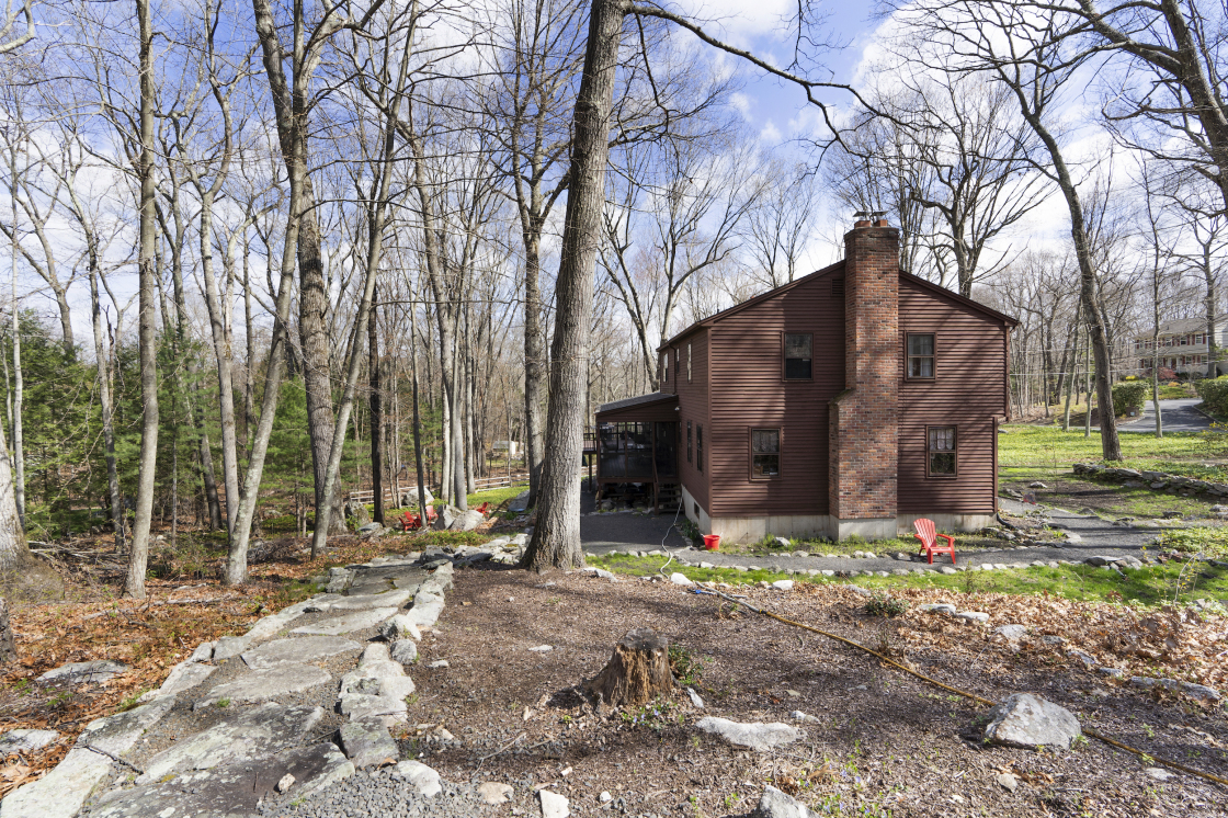 16 Rowledge Pond Rd Sandy Hook CT 06482